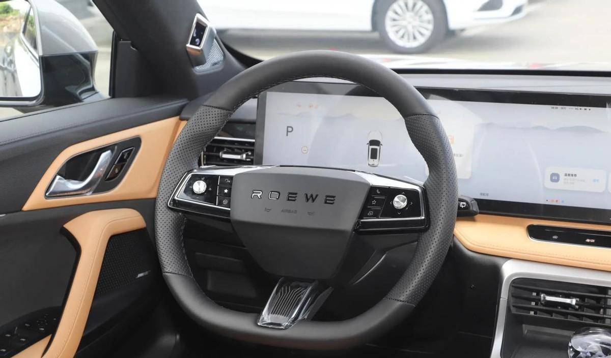 选“鸡头”还是“凤尾”？第三代荣威RX5对比奥迪Q2L_搜狐汽车_搜狐网