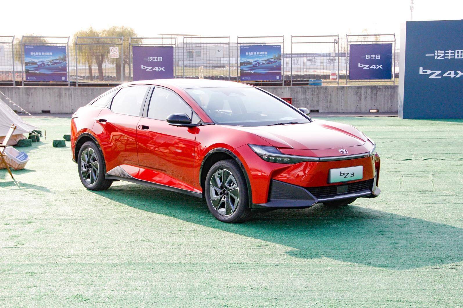 大空间纯电轿车，丰田bZ3售16.98万起，和比亚迪秦PLUS价位重叠_搜狐汽车_搜狐网