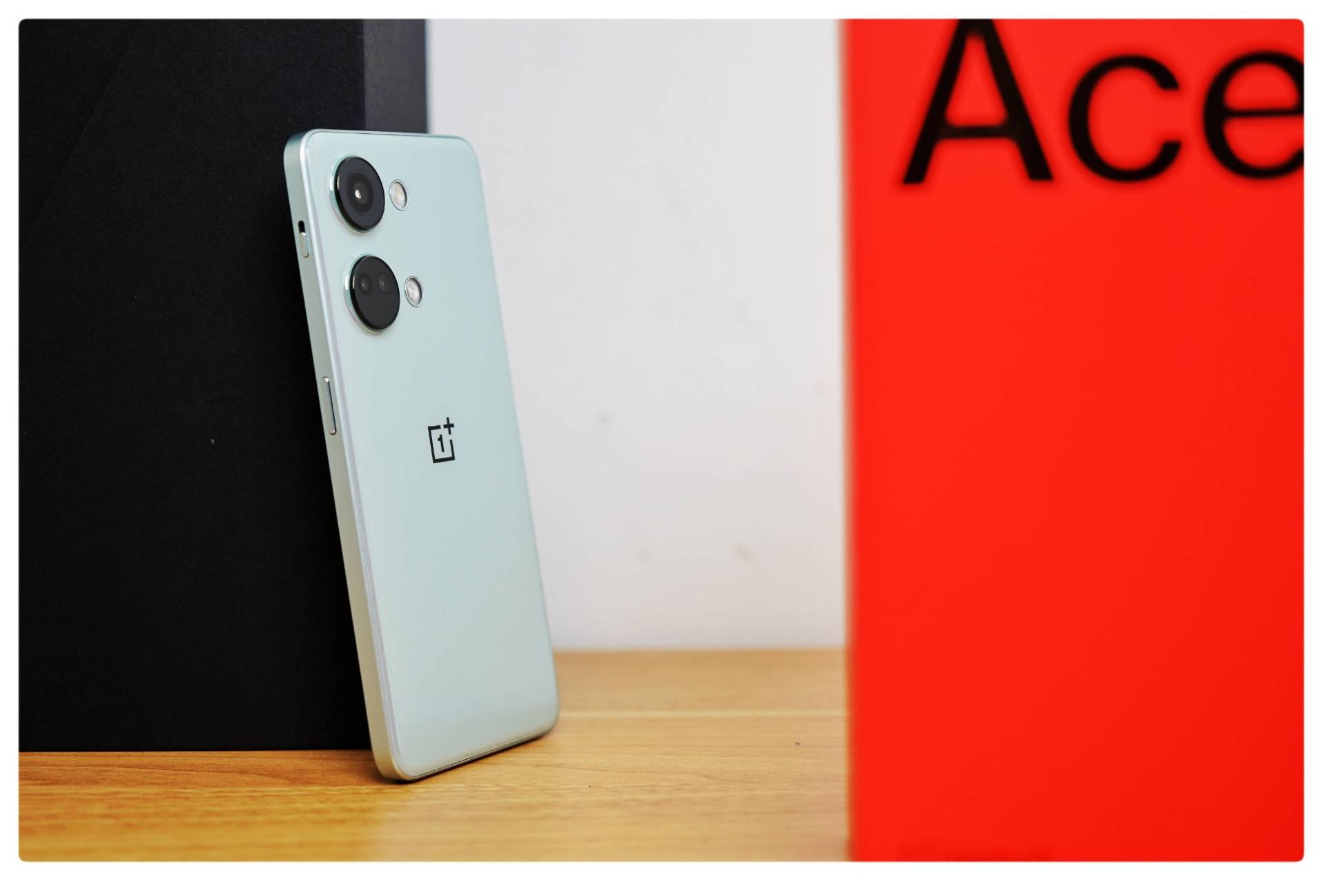 一加Ace2V真机图赏及初体验_旗舰_方面_充电