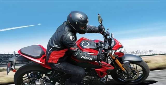 老酒换新瓶，看谁没诚意？2023年度250cc摩托街车盘点_搜狐汽车_搜狐网