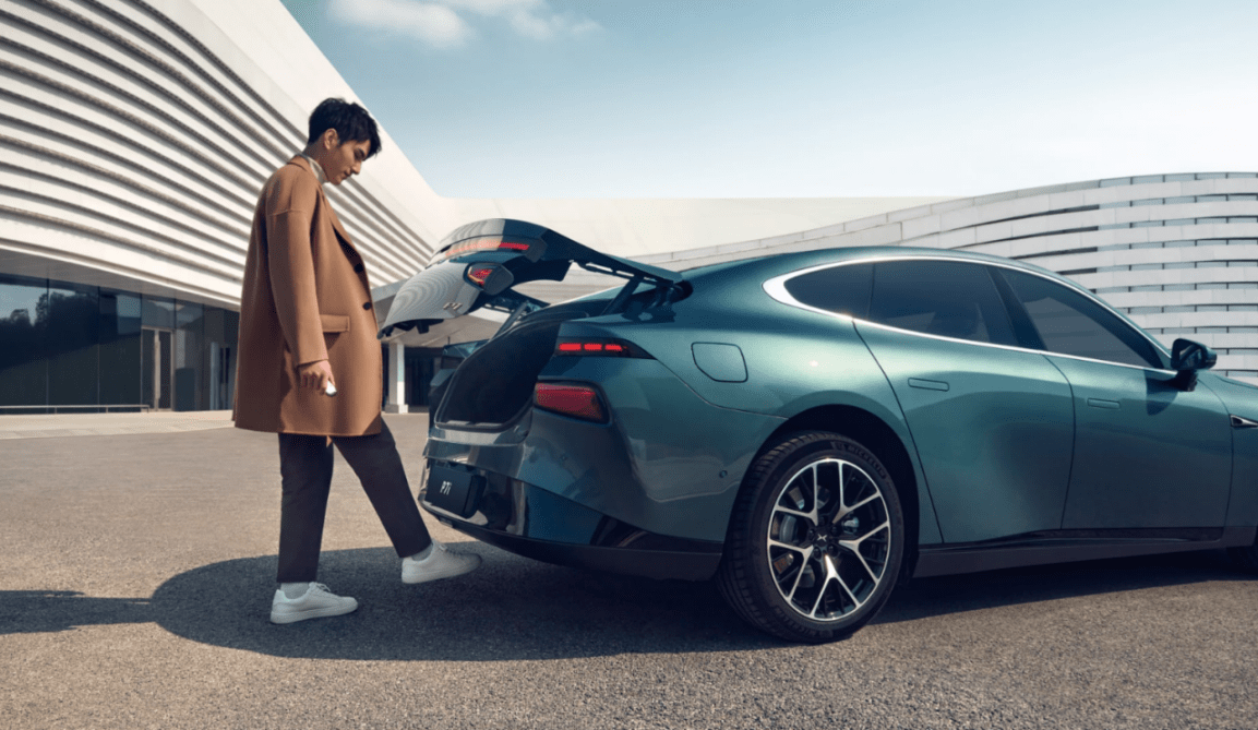 千呼万唤始出来！新款小鹏P7i售价24.99万起，哪个版本更值得入手_搜狐汽车_搜狐网