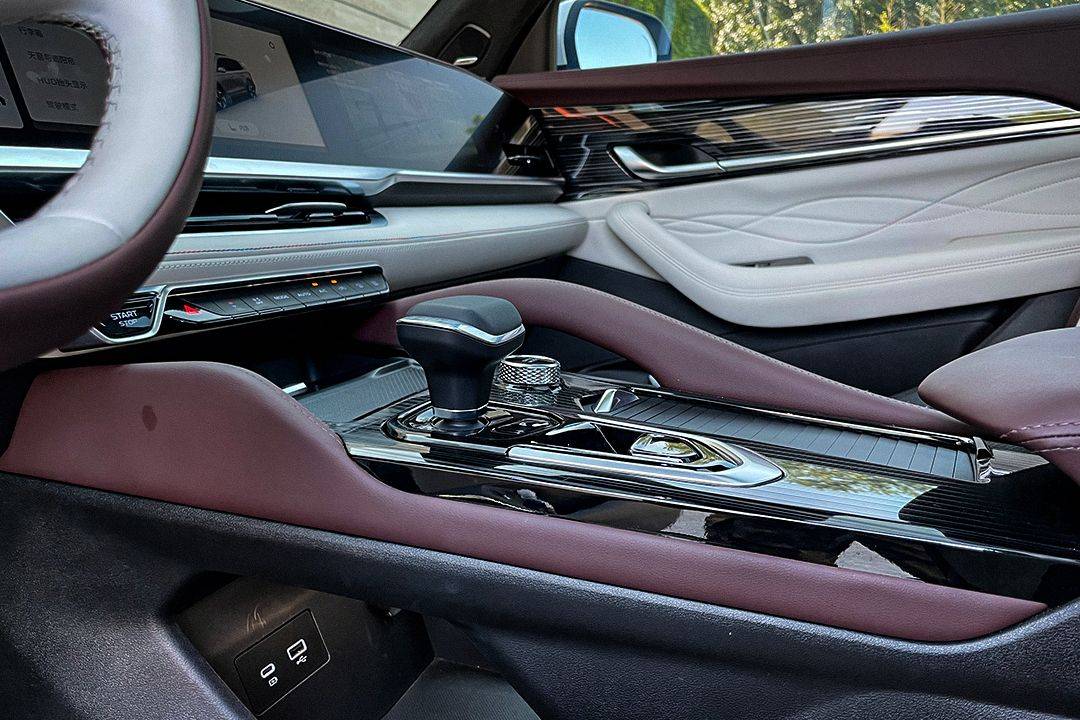 售16.82万元 吉利星越L新增8AT两驱旗舰型_搜狐汽车_搜狐网