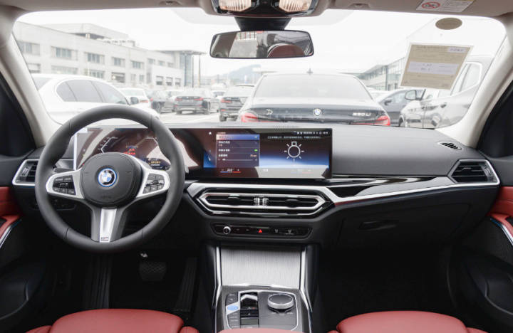 30万级豪华纯电轿车如何选？蔚来ET5对比宝马i3_搜狐汽车_搜狐网