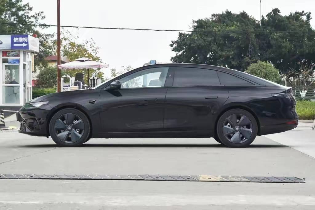 解析2023款零跑C01四驱版：纯电续航630km，4.3秒破百，值得选？_搜狐汽车_搜狐网