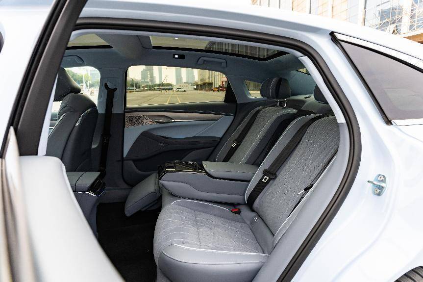 A6L车主想要买台纯电车，看了蔚来ET7，最终还是选了岚图追光_搜狐汽车_搜狐网