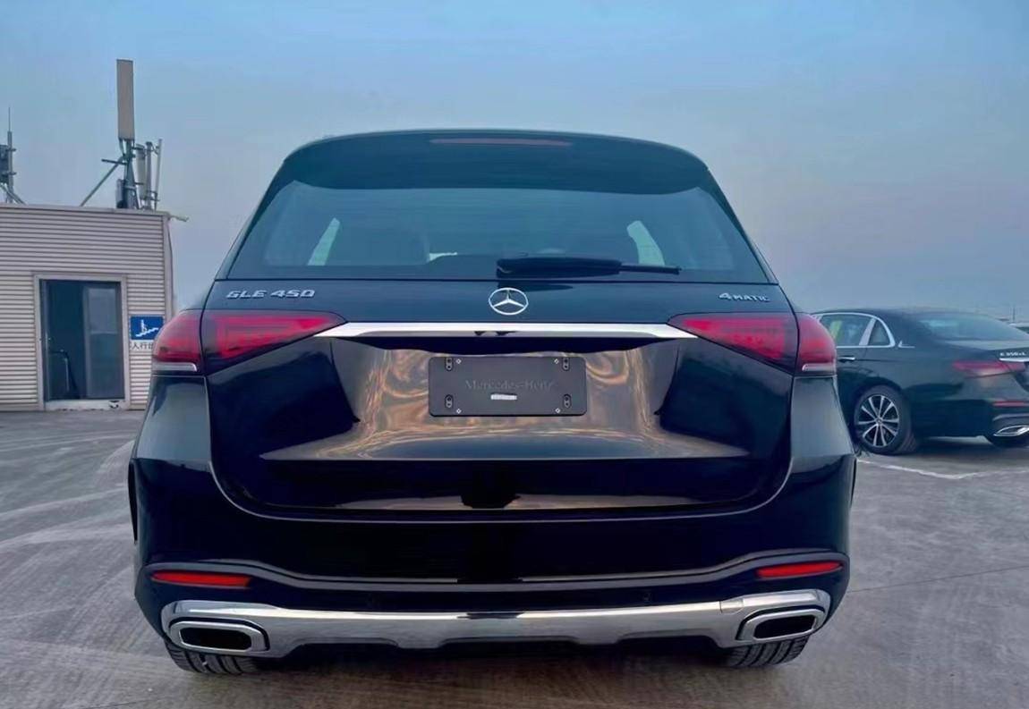 23款奔驰GLE450豪华型实拍，曜岩黑的车漆，恢弘大气，落地超94万_搜狐汽车_搜狐网