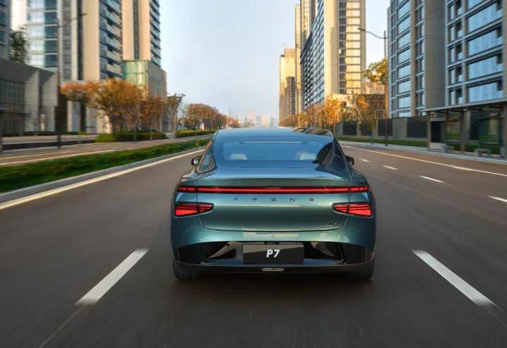 25万如何选新能源车？小鹏P7i对比特斯拉Model 3_搜狐汽车_搜狐网