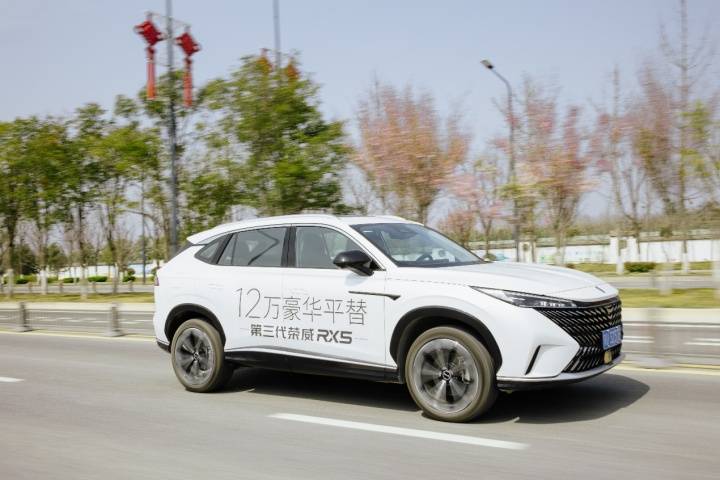 实力不凡 第三代荣威RX5凭实力将豪车体验压制在12万元级_搜狐汽车_搜狐网