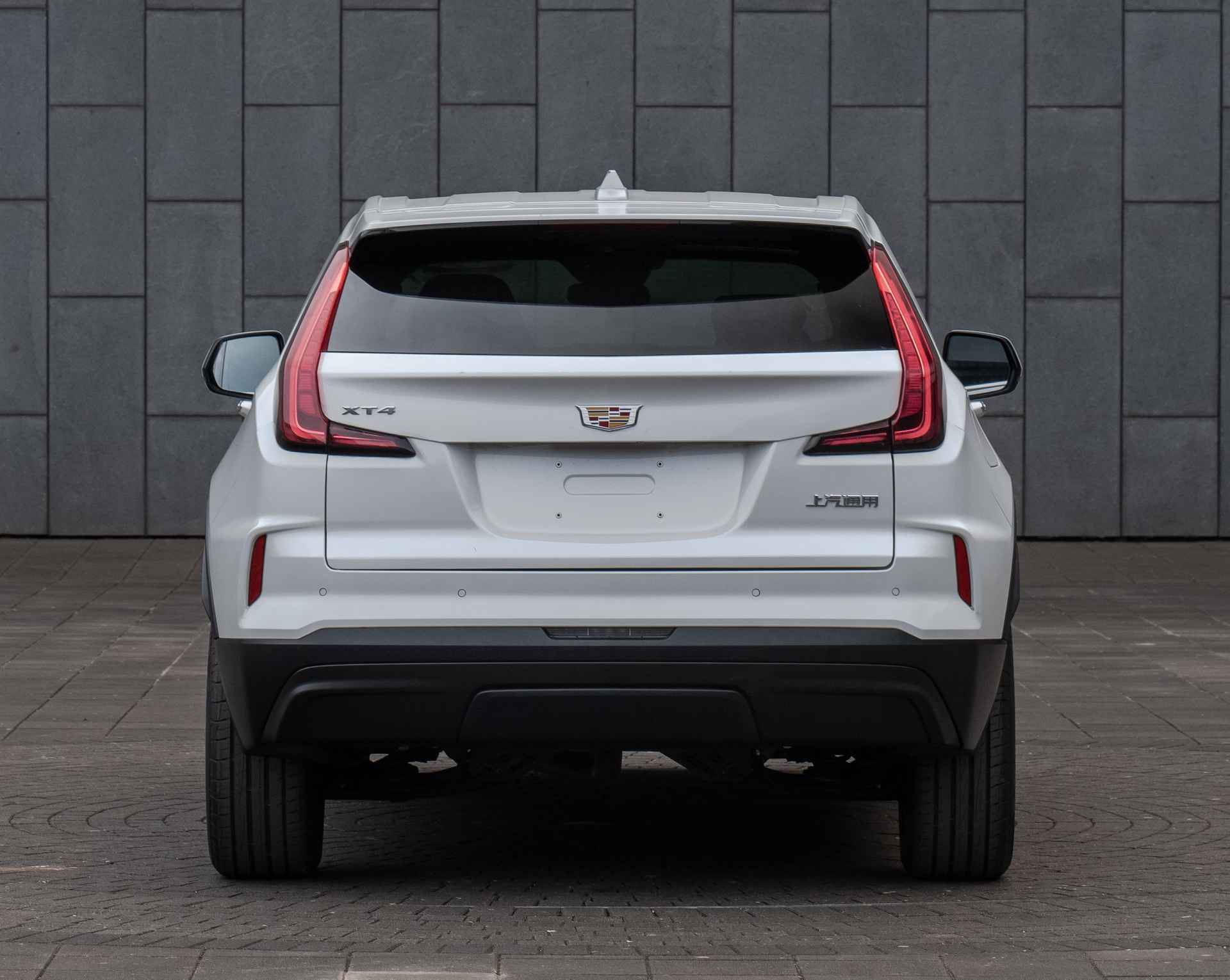 新款凯迪拉克XT4实车内饰曝光，双联屏更科幻，增1.5T动力更亲民_搜狐汽车_搜狐网