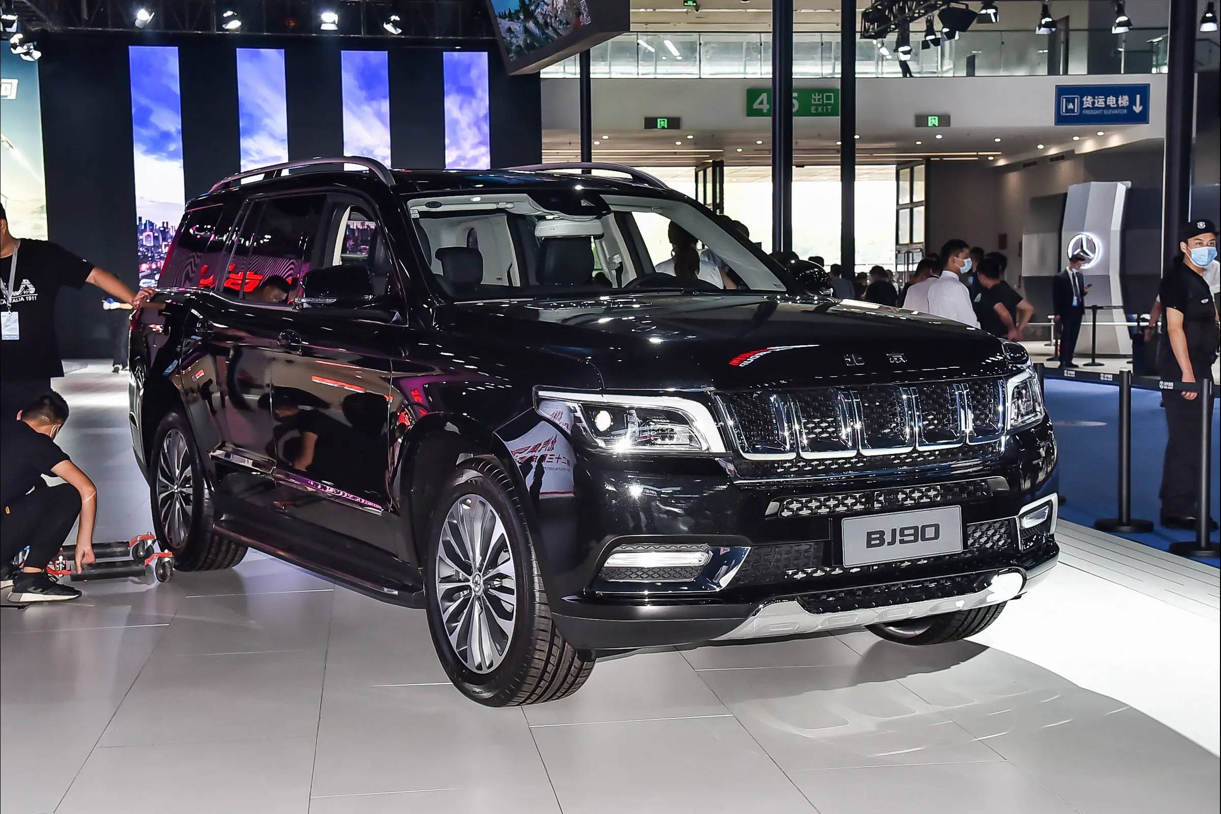 28.8万买“换壳奔驰GLS”，北京BJ90降价71万后，值得入手吗？_搜狐汽车_搜狐网