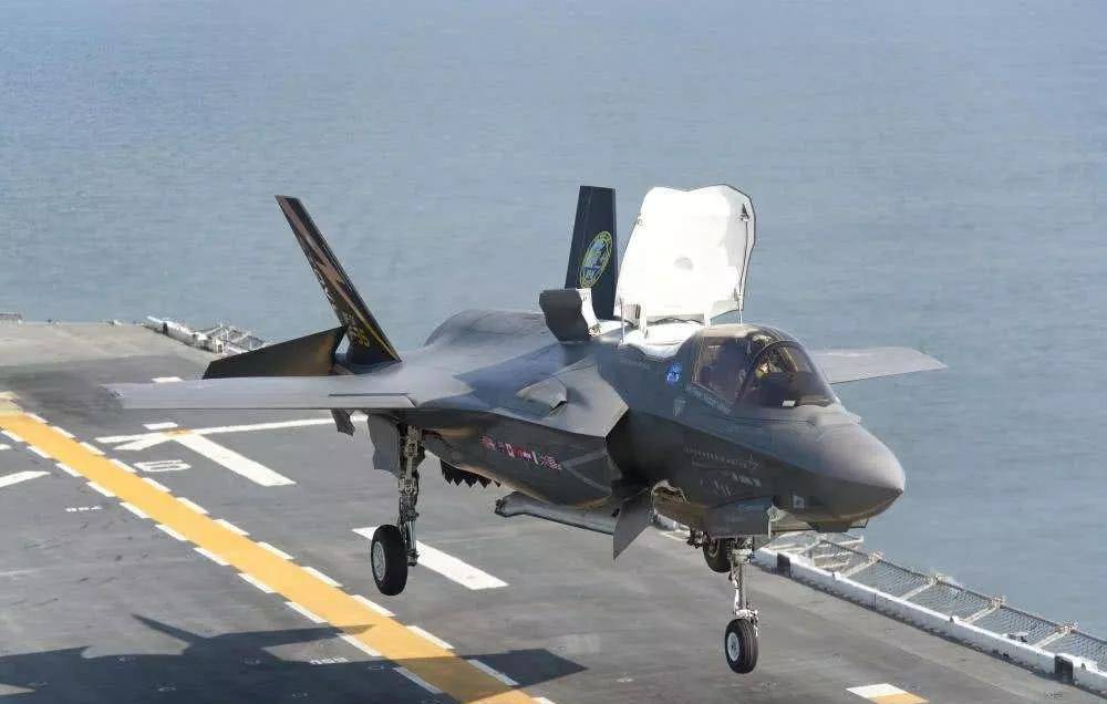 【突发】歼11BH南海驱离F35B - 军事纵横