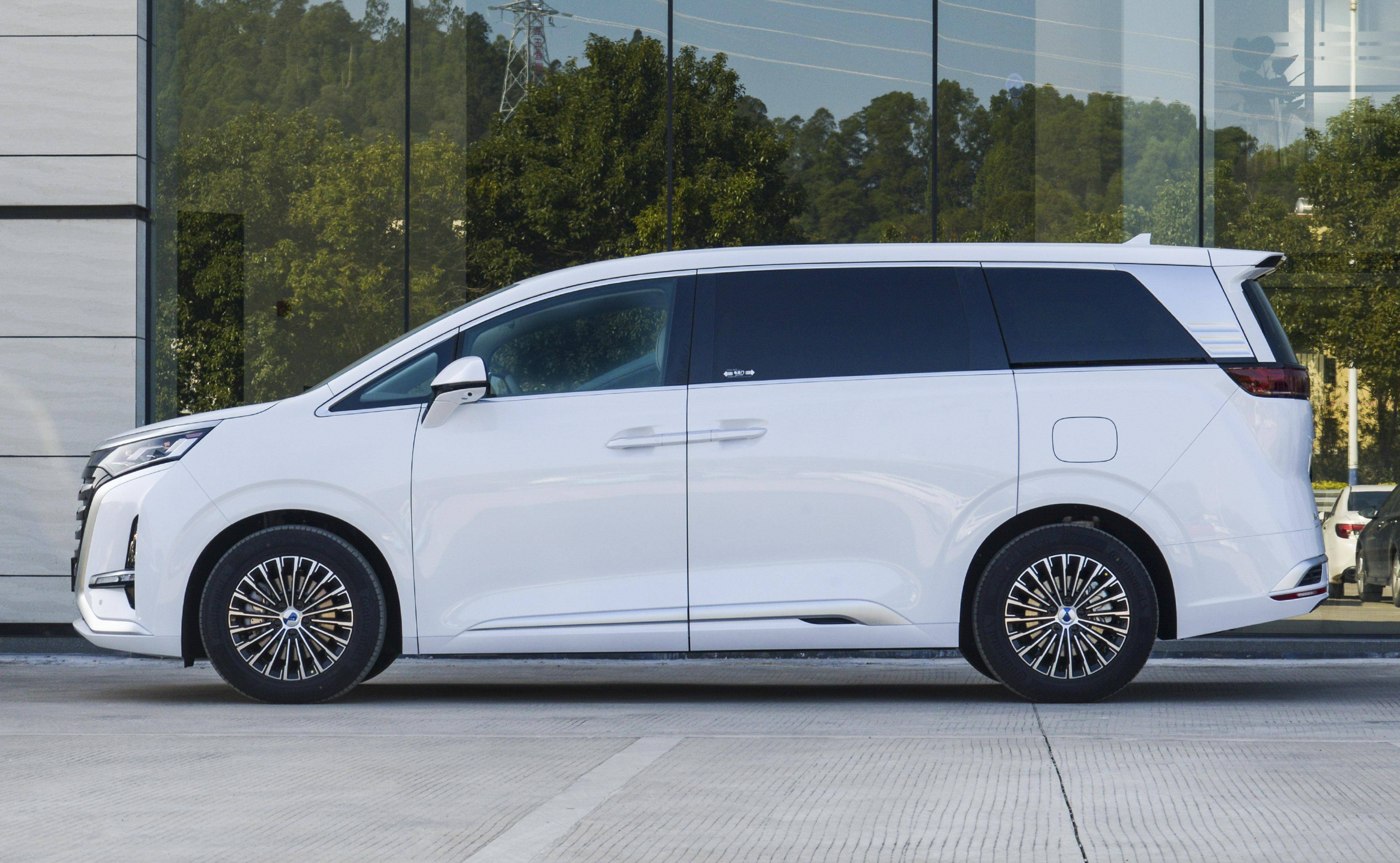 别克GL8不香了，车长超5米2，能上绿牌，好开又省钱，腾势D9 DM-i_搜狐汽车_搜狐网