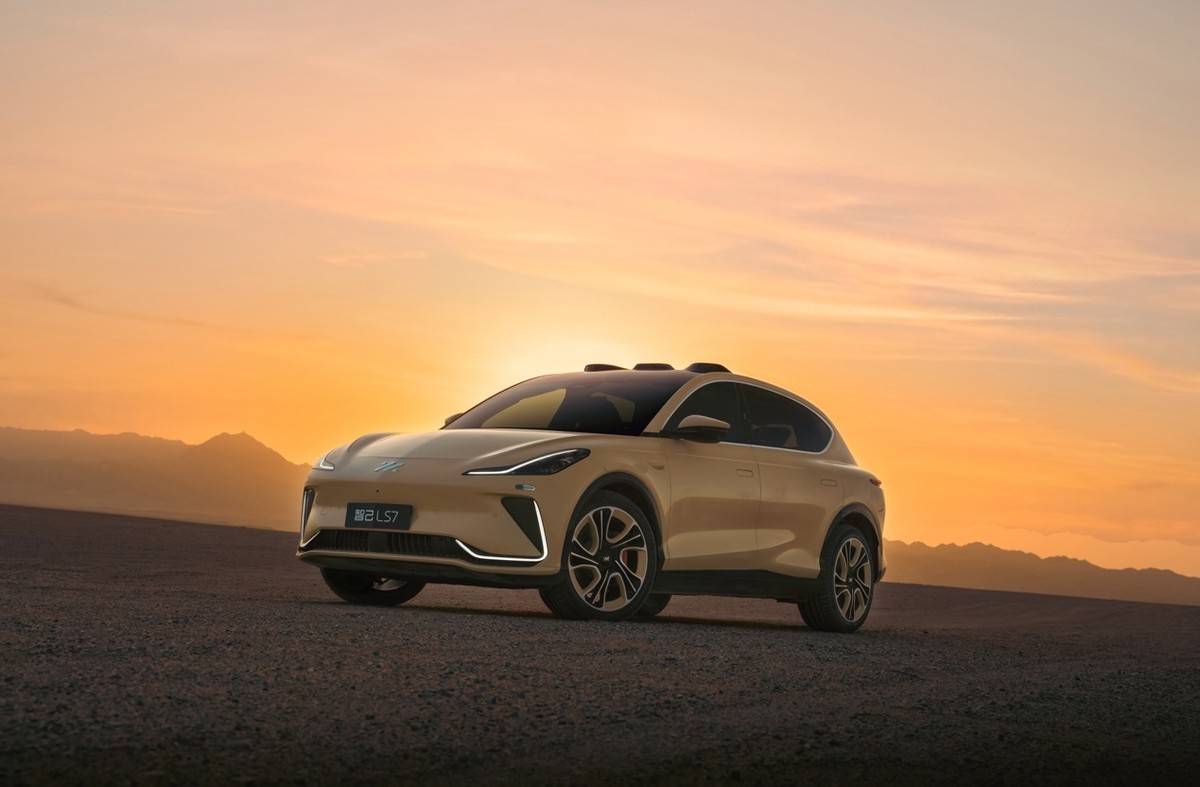 闯入30万级别纯电SUV前三，智己LS7创新之道大有可为_搜狐汽车_搜狐网