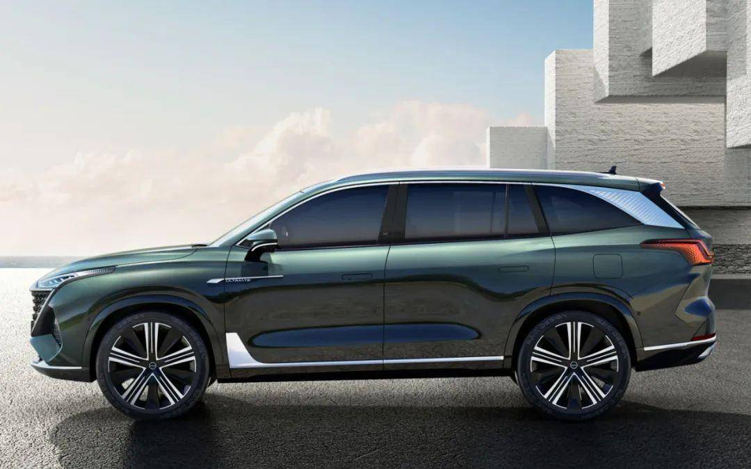 标配2.0T + 9AT，长近5米配7座，座椅通风＋按摩，还配47寸大彩电！_搜狐汽车_搜狐网