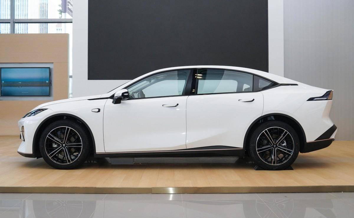 EPA1平台打造，深蓝SL03：后驱车，拥有增程、纯电可选_搜狐汽车_搜狐网