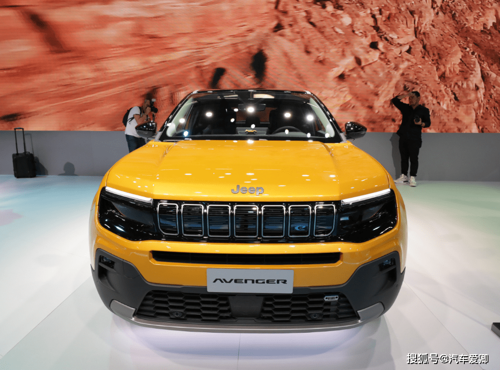 吉普也打造电动SUV了，造型复古，续航400km，海外预售价约29万元_搜狐汽车_搜狐网