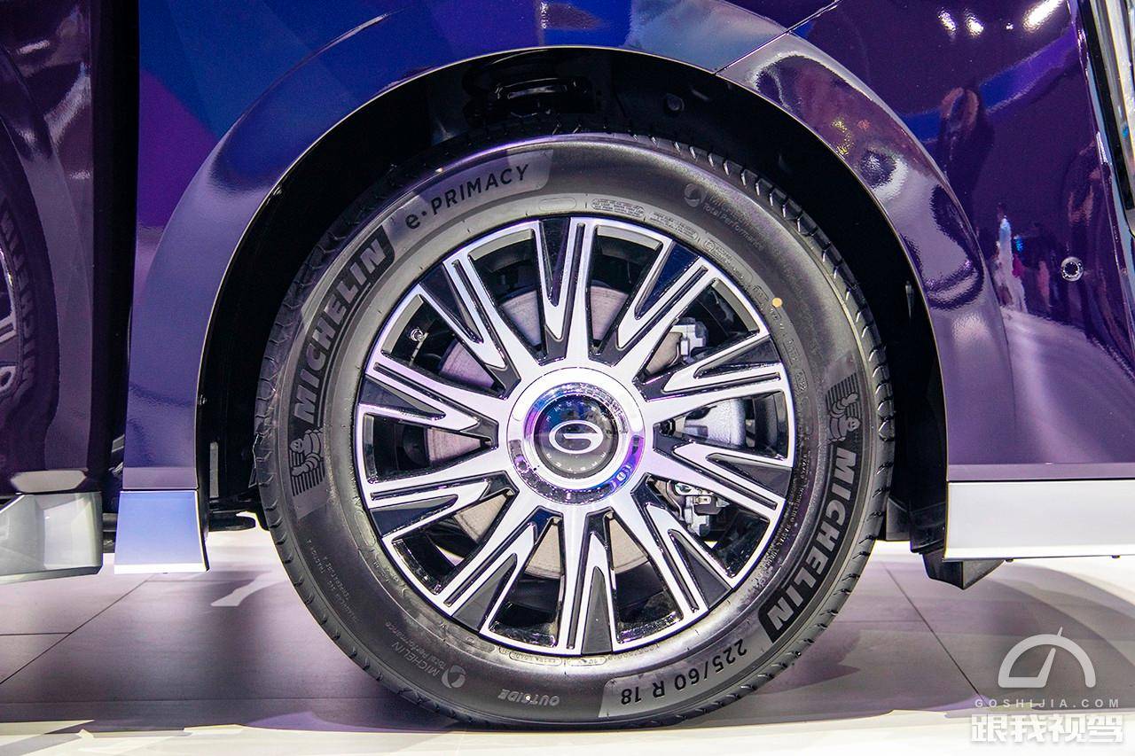 实拍广汽传祺E9，预售33万元起的它，凭什么对抗GL8和赛那？_搜狐汽车_搜狐网