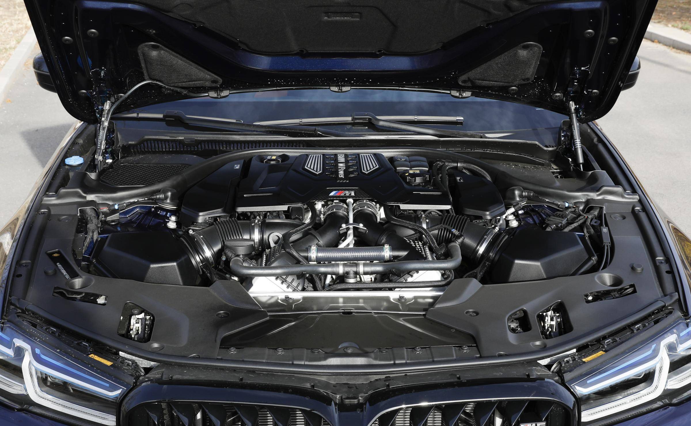 真能赢了奥迪RS7？配4.4T V8动力，破百仅3.4秒，实拍宝马M5_搜狐汽车_搜狐网