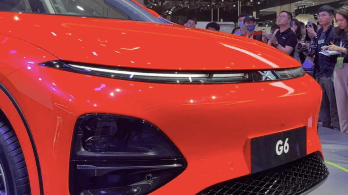 小鹏觉醒了！配XNGP和800V高压SiC平台，叫板Model Y，实拍G6_搜狐汽车_搜狐网