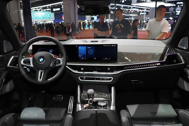 搭载4.4T V8双涡轮+48V轻混系统 新款宝马X5 M亮相上海车展_搜狐汽车_搜狐网
