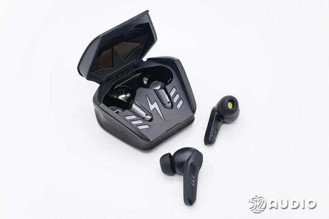 Loca H5S真无线游戏蓝牙耳机拆解，炫酷外观设计，轻巧舒适佩戴_充电_产品_特写