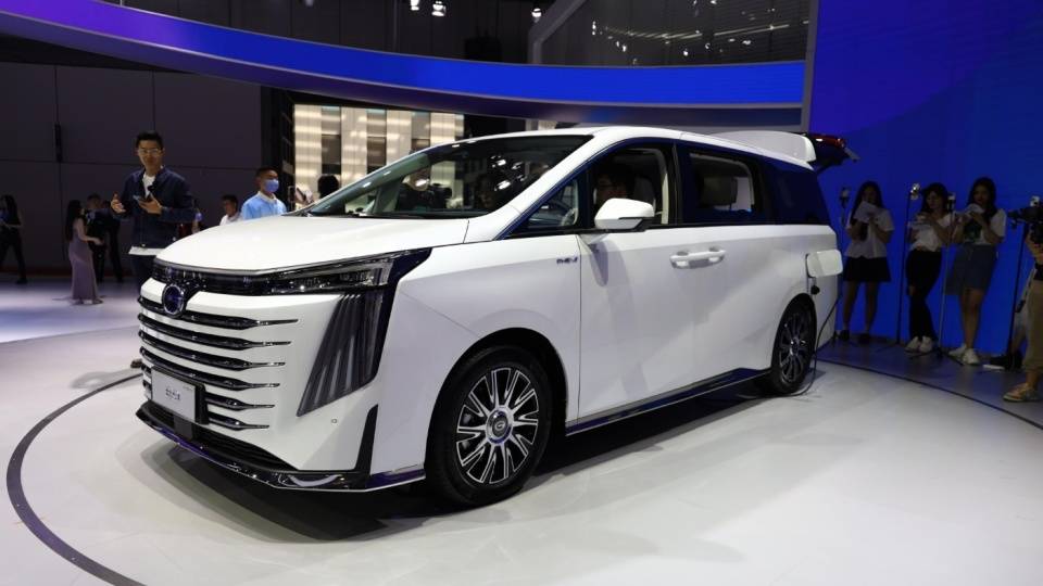 30多万买MPV，2.0T插混的传祺E9，家用选低配就足够？_搜狐汽车_搜狐网