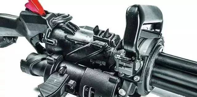 扛不动手提转管机枪？这款世界最轻！XM556手持式5.56mm米尼岗机枪_美国陆军_直升机_枪管