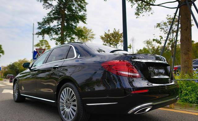 42.9万提了辆奔驰E级，2个月后再开宝马530Li，车主：差距不一般_搜狐汽车_搜狐网