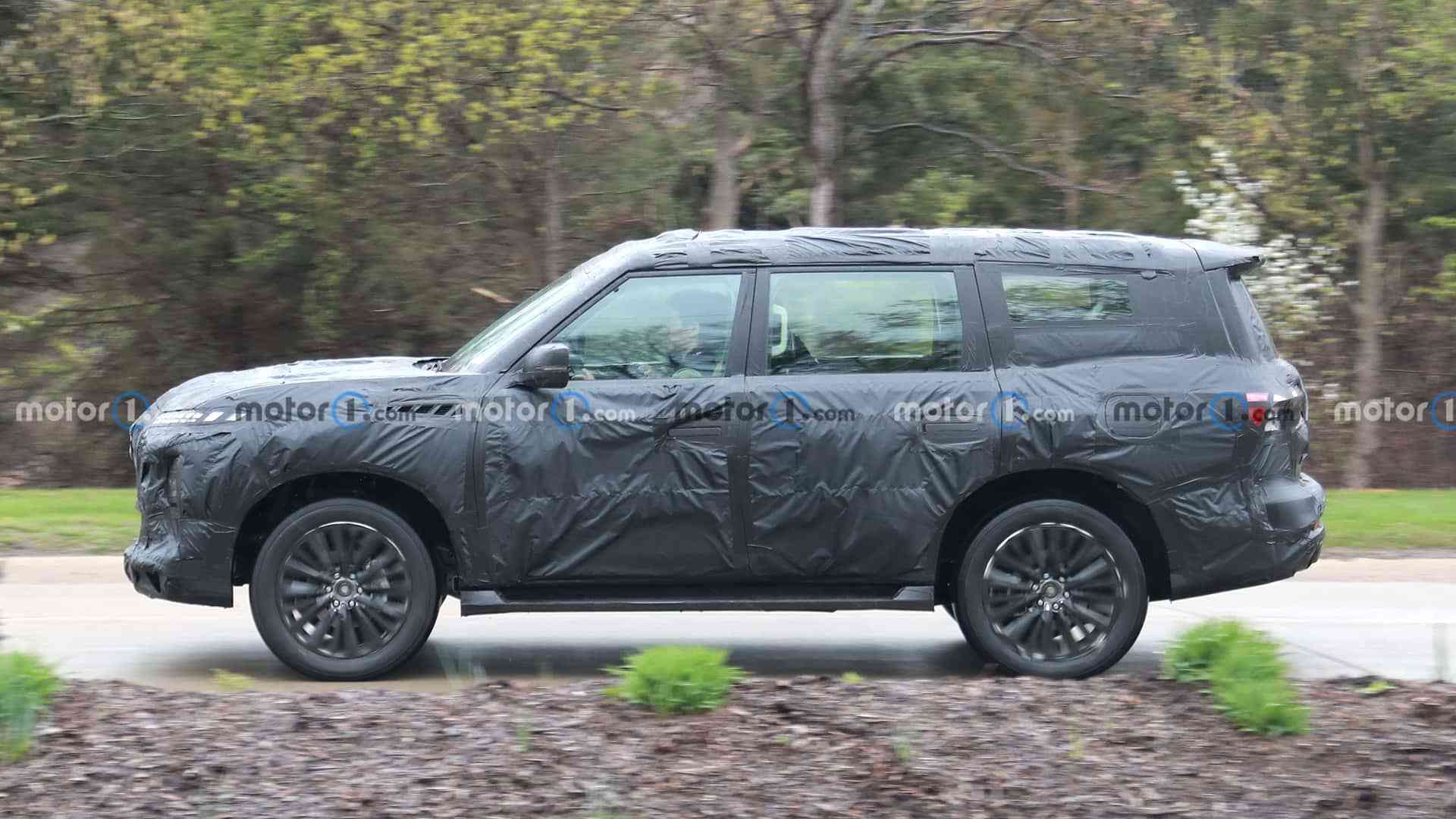 对标雷克萨斯LX，新一代英菲尼迪QX80路试谍照再次曝光_搜狐汽车_搜狐网