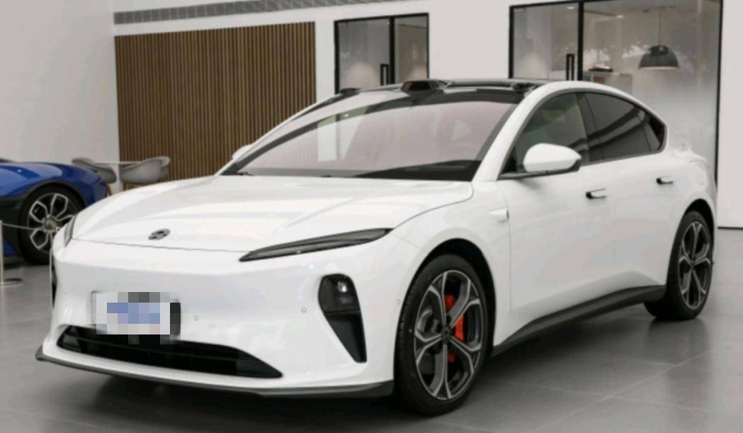 开惯蔚来ET5，再开朋友的小鹏P7i，终于发现蔚来和小鹏的差距_搜狐汽车_搜狐网