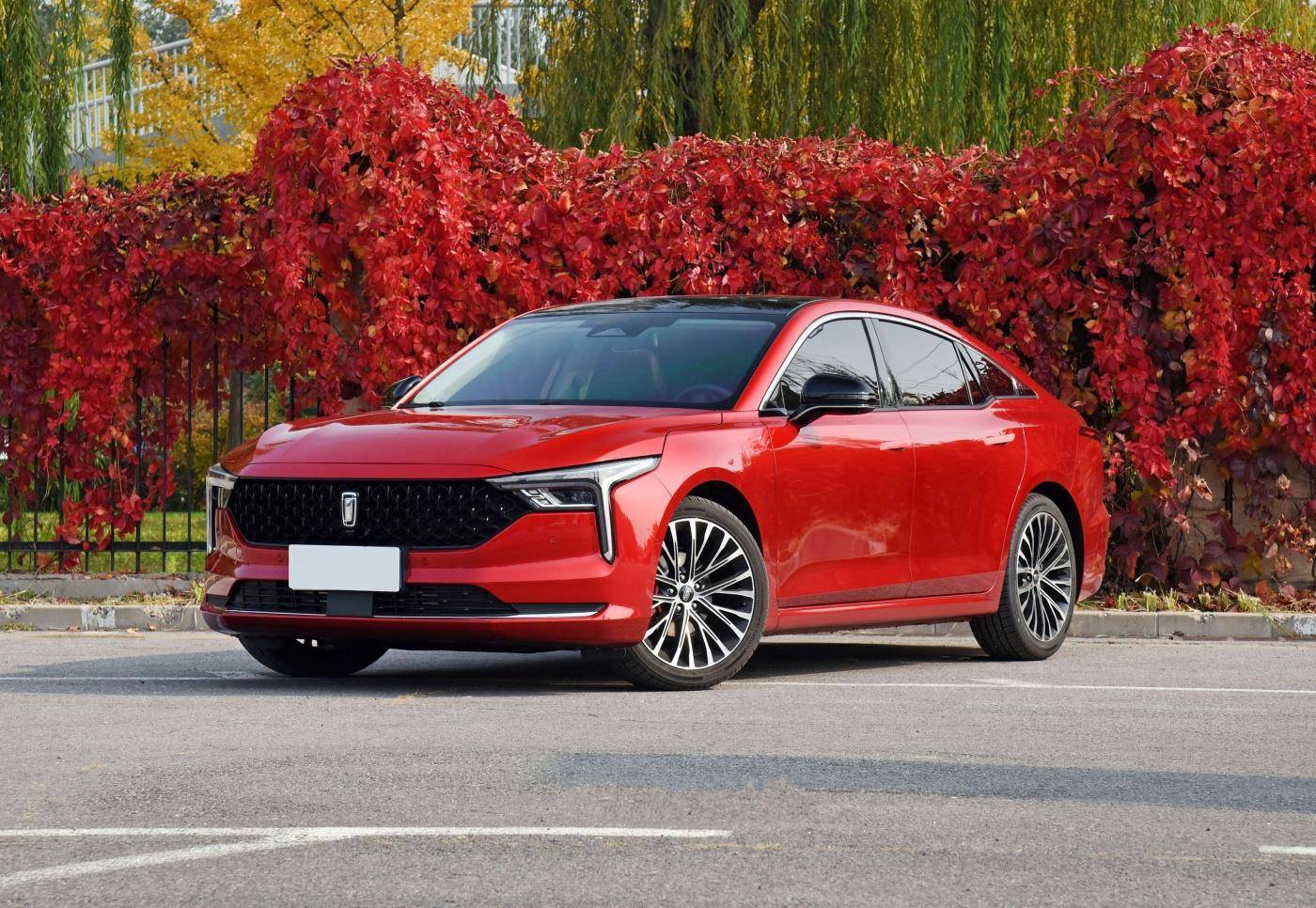 国产新晋B级轿车“扛把子”，搭载2.0T引擎165KW，价格才13万多_搜狐汽车_搜狐网