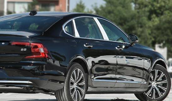 别总盯着A6！标配2.0T＋8AT，带16个哈曼卡顿，从41万降至33万_搜狐汽车_搜狐网