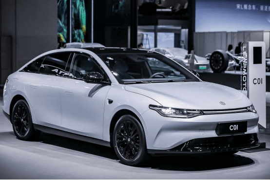零跑C01 PK秦PLUS EV 电轿全能王还得是它_搜狐汽车_搜狐网