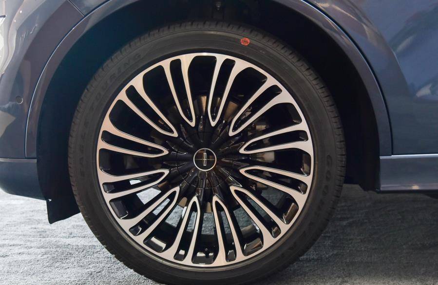 被称作“公路坦克”，它凭的是什么？全系3.0T＋10AT，爆355马力_搜狐汽车_搜狐网