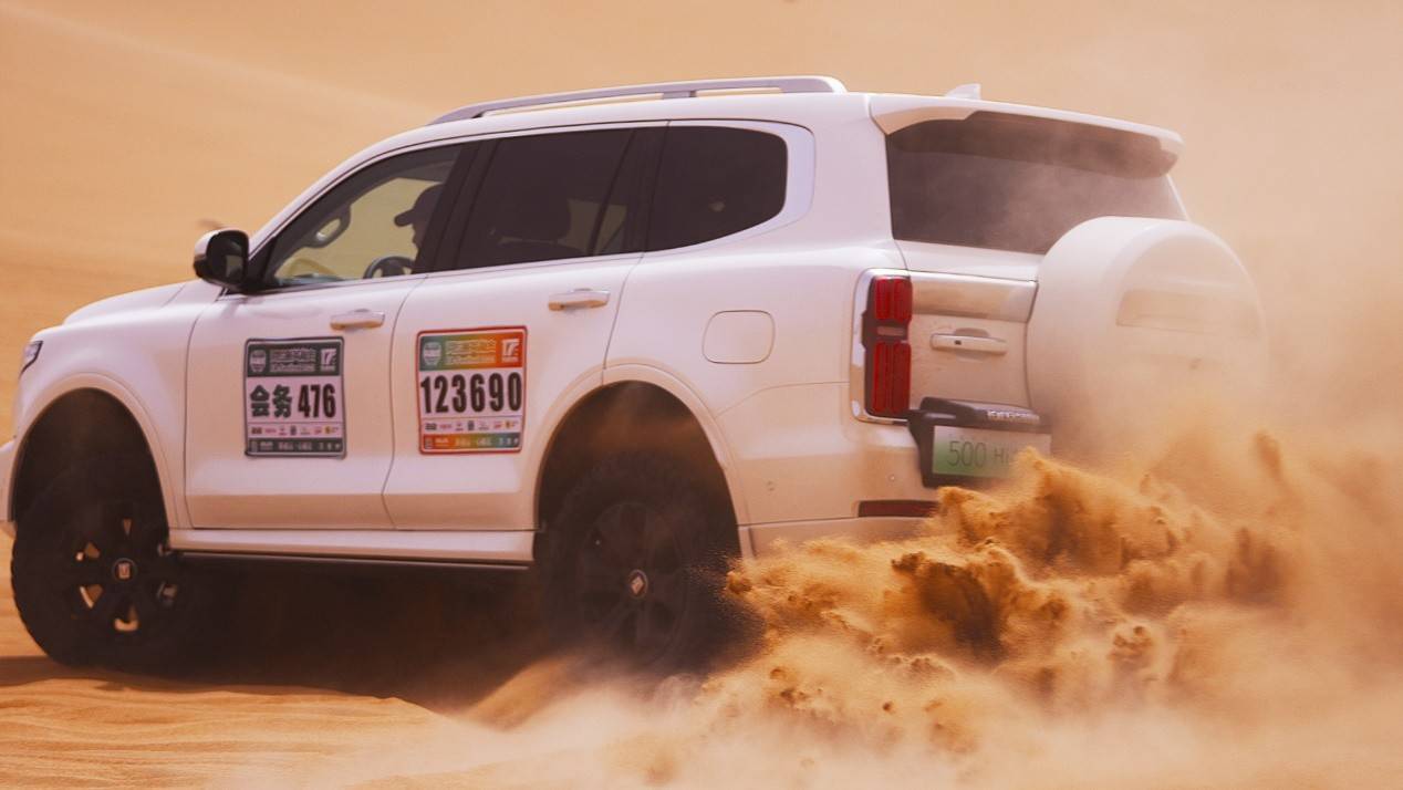 越野新能源新贵对决 坦克500 Hi4-T、仰望U8谁更谁一筹？_搜狐汽车_搜狐网