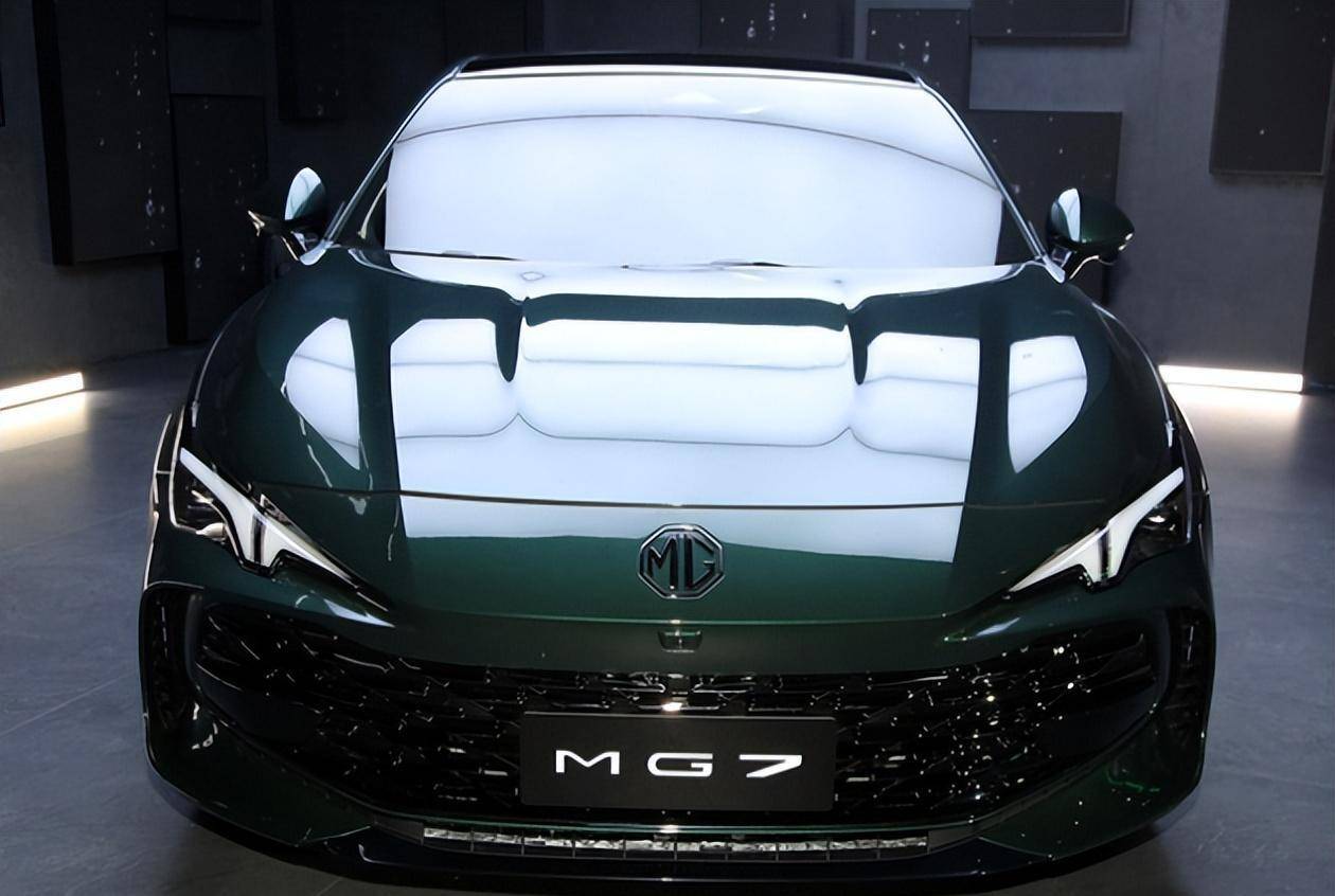 上汽的“救命稻草”！全新MG7实拍，比菲斯塔漂亮，还惦记思域？_搜狐汽车_搜狐网