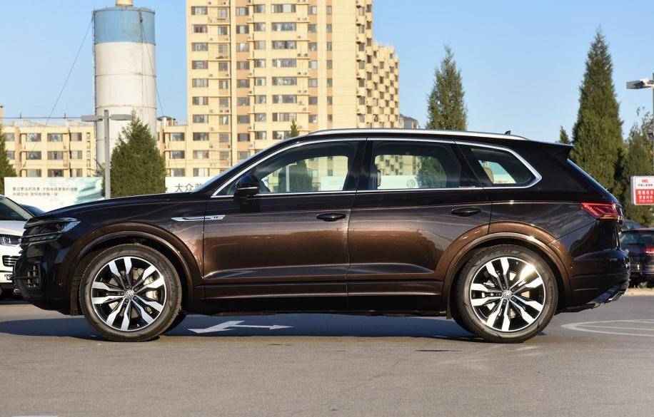 这款大众豪车，与卡宴同平台轴距近2米9，3.0T配8AT，零百5.9秒_搜狐汽车_搜狐网
