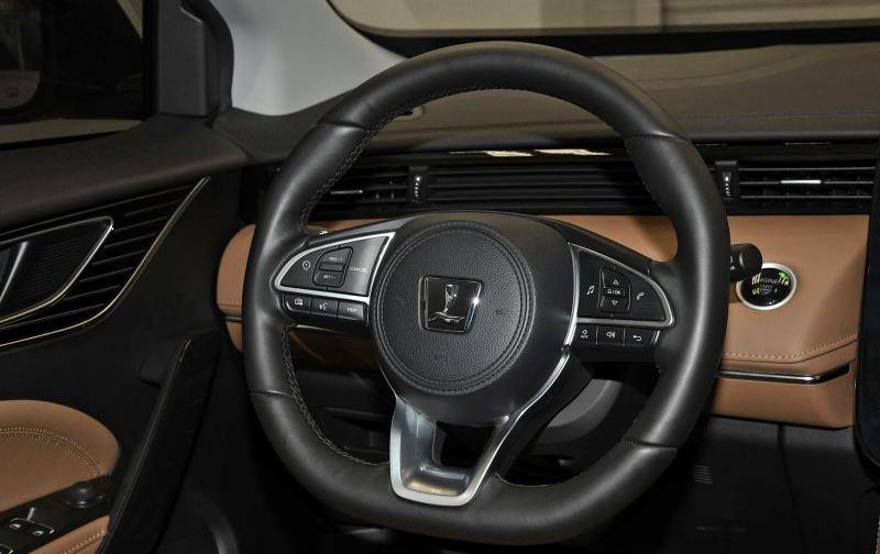 这款SUV太“生猛”，全系不配仪表盘，204马力配6AT，14万刚出头_搜狐汽车_搜狐网