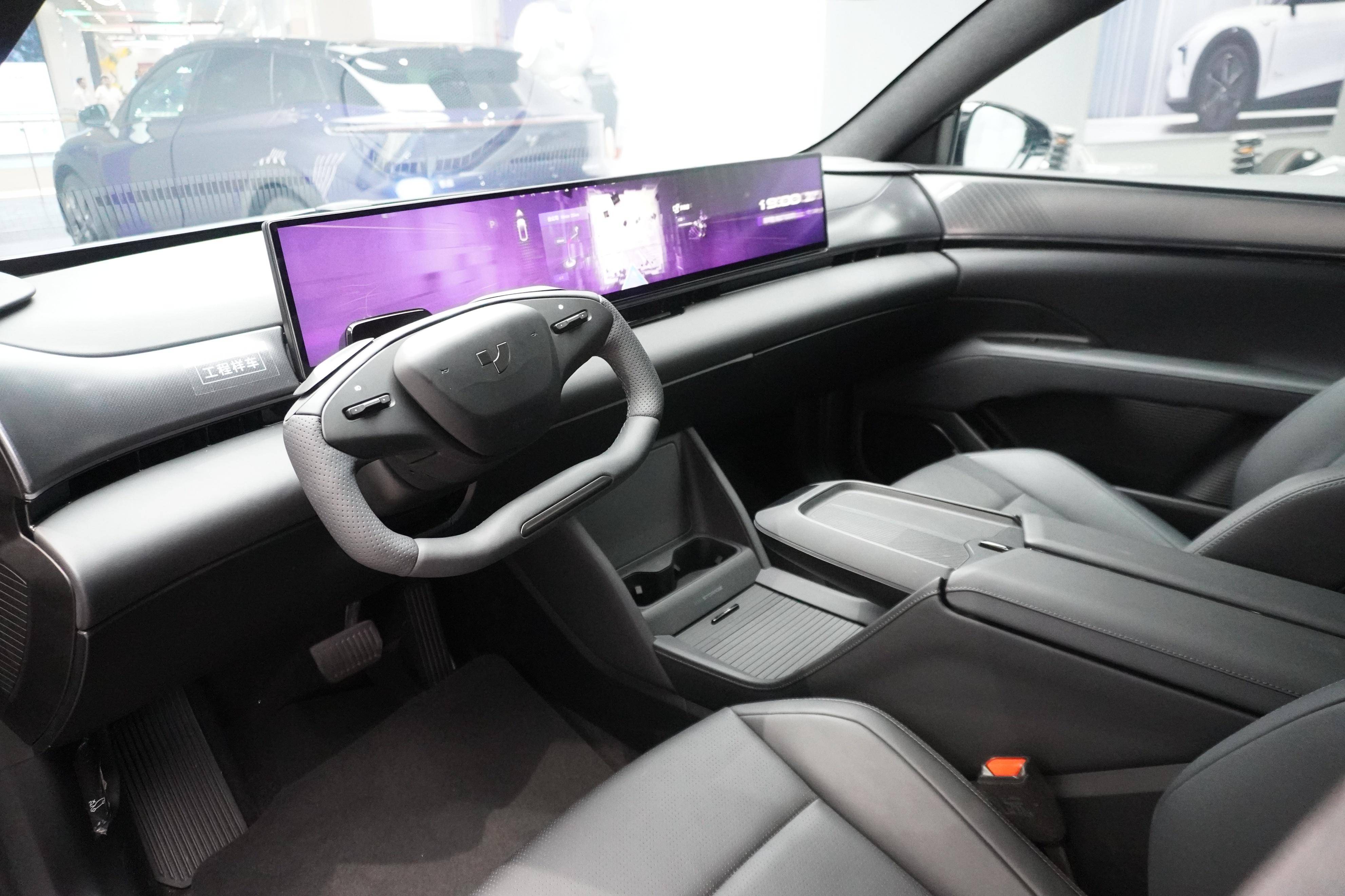 U型方向盘+35.6英寸大屏！探店体验集度ROBO-01_搜狐汽车_搜狐网