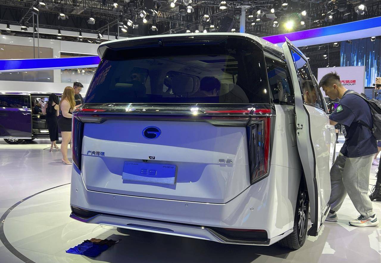 传祺首款插混MPV，油耗低至6L左右！你还看腾势D9？_搜狐汽车_搜狐网