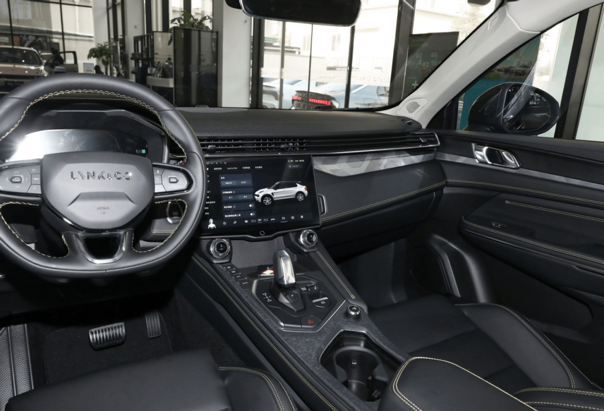 2.0T+8AT，还有8155车机，16w汽车卷王非它莫属了_搜狐汽车_搜狐网