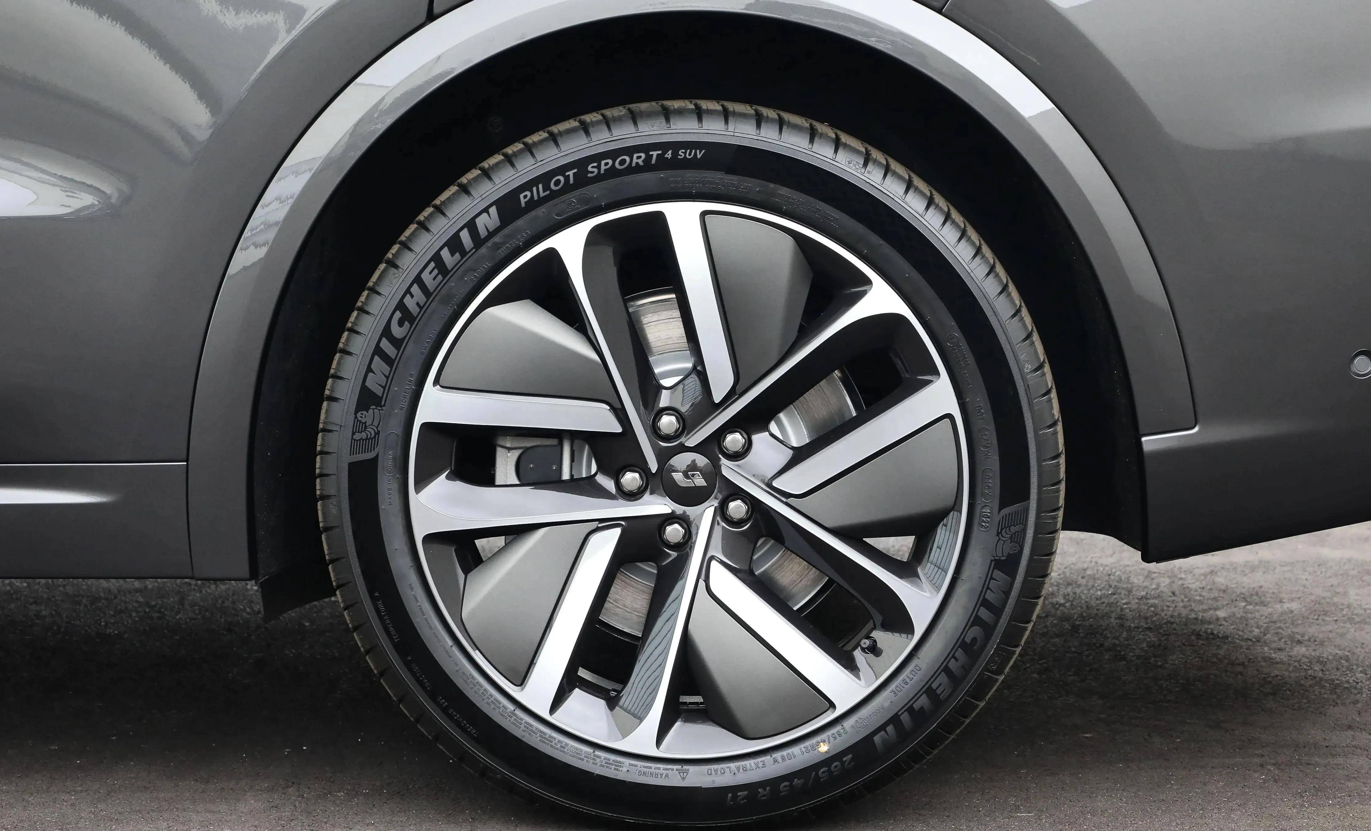 增程式不行？了解下理想L9再说，综合续航1315km，馈电油耗7.8L_搜狐汽车_搜狐网