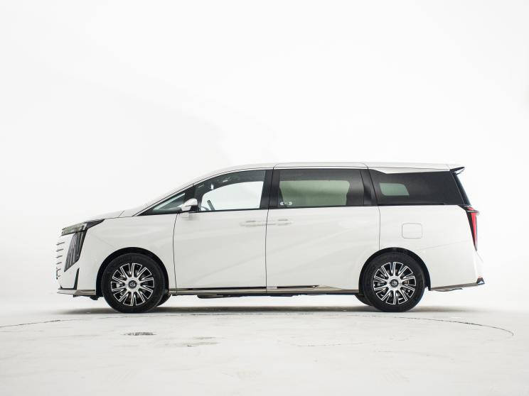 外观寓意“九五之尊”，2.0T插混续航1032km，这次腾势D9完败？_搜狐汽车_搜狐网