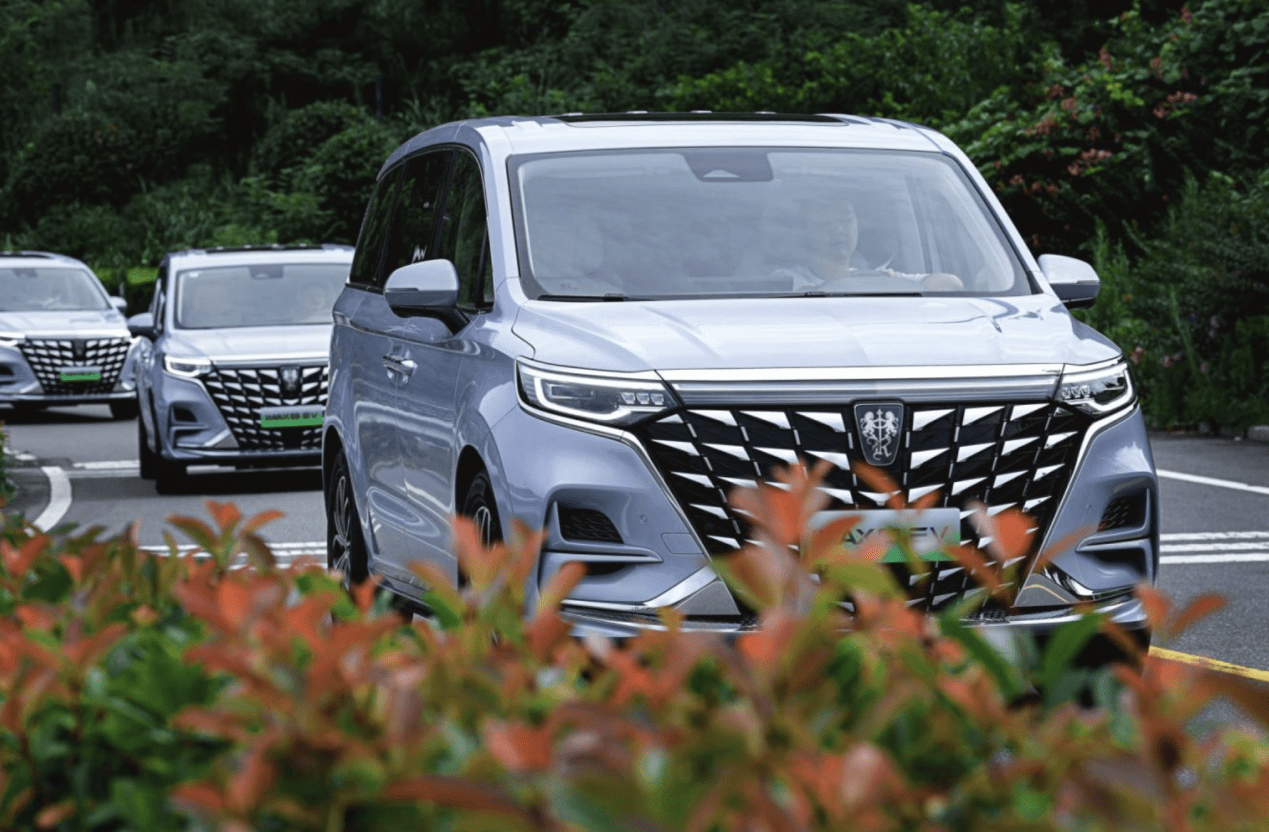 【e汽车】高端新能源MPV，腾势D9与荣威iMAX8 EV选谁更好？_搜狐汽车_搜狐网