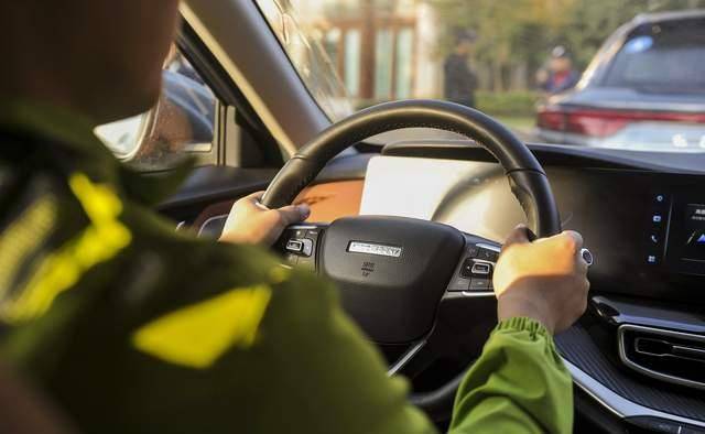 轴距2830mm车重才1760kg，奇瑞又低调造出一台高级货_搜狐汽车_搜狐网