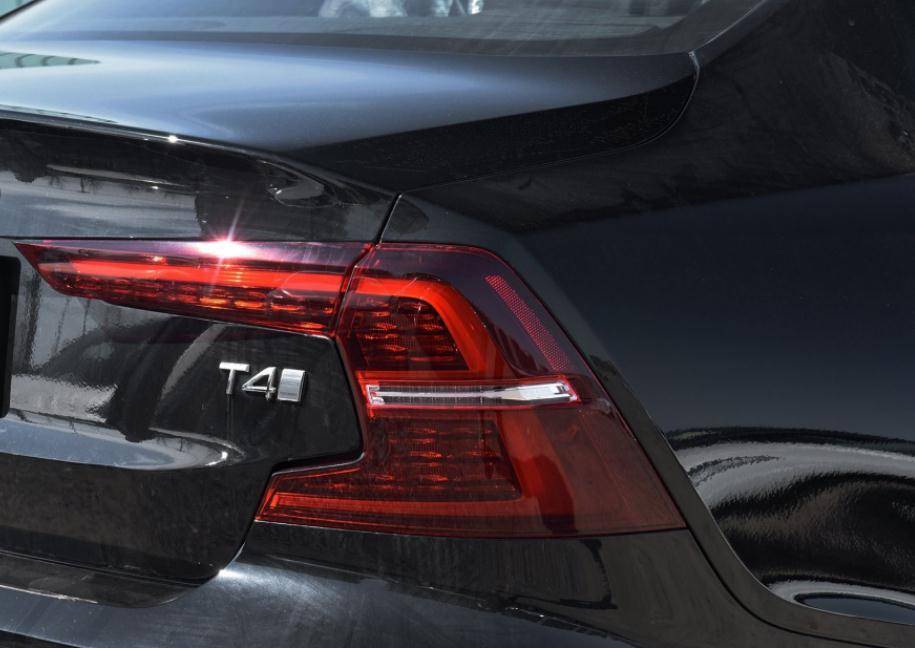 沃尔沃“安全牌”，比奥迪A4L帅气，2.0T＋250马力，6.4s破百_搜狐汽车_搜狐网