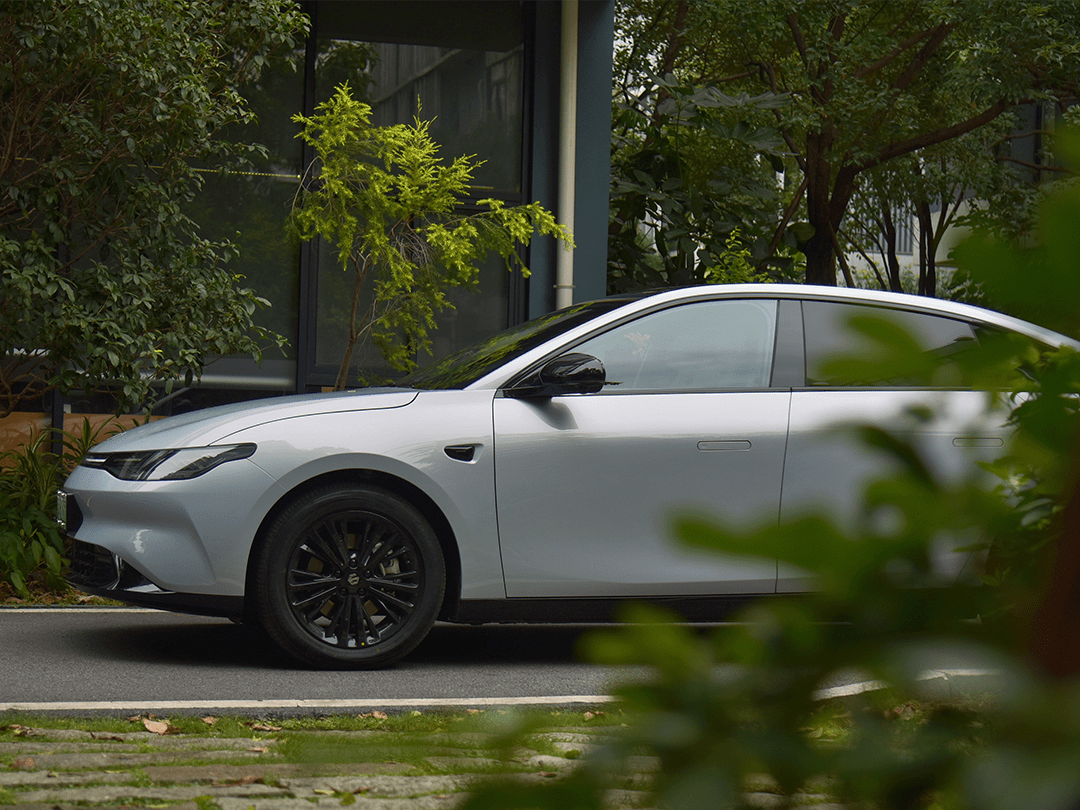 大人的大玩具，零跑C01和深蓝SL03谁能真正唤醒驾控情怀？_搜狐汽车_搜狐网