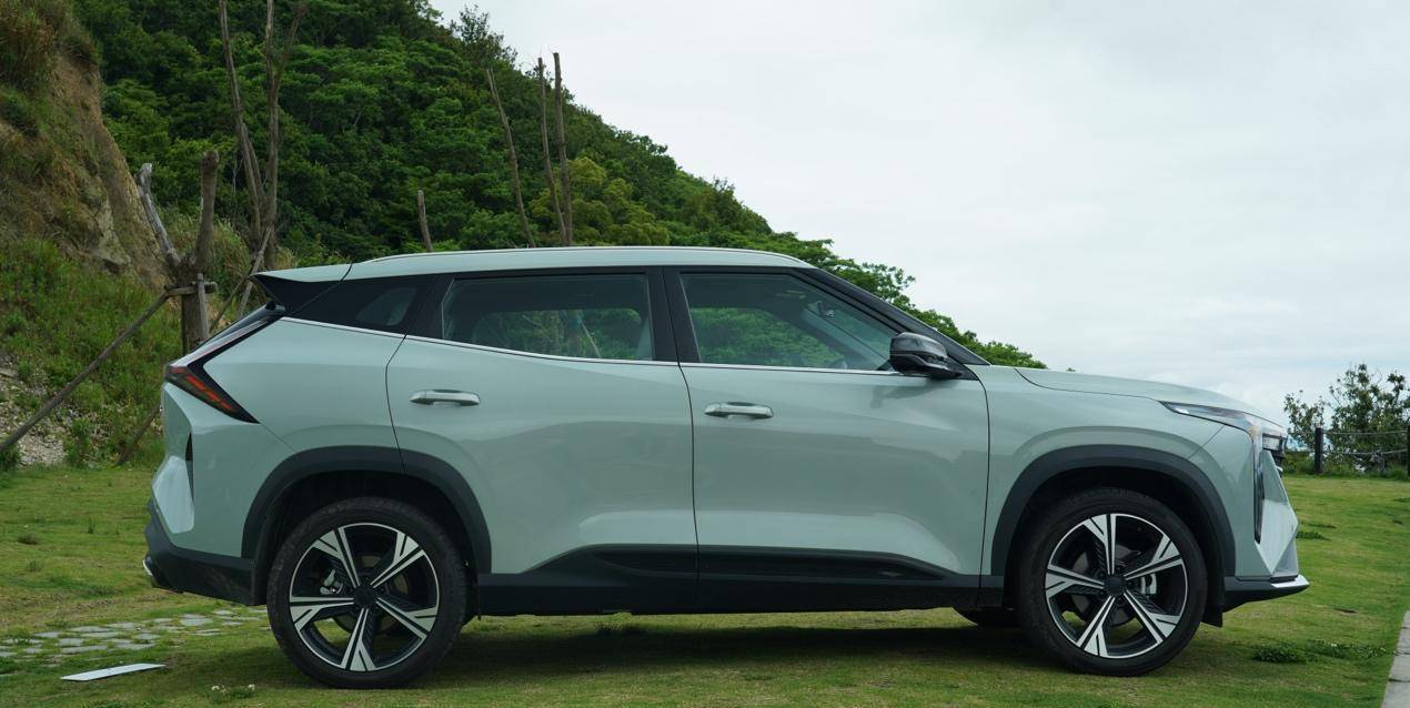 试驾吉利博越COOL：轻松好开，配8155芯片，10万级高性价比之选_搜狐汽车_搜狐网