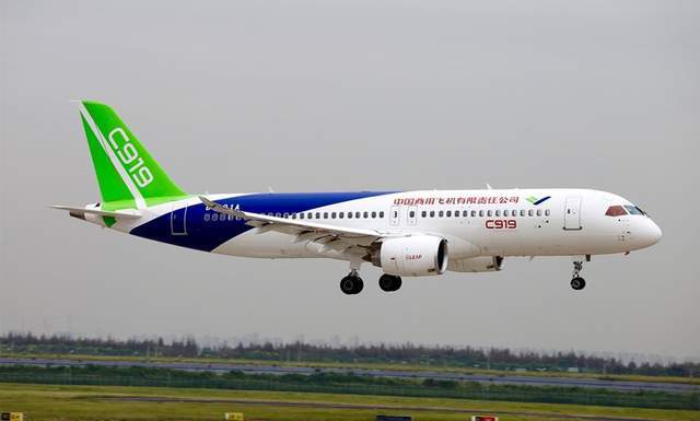 C919首航成功，订单超1200架打破西方垄断，外媒：波音不淡定了_国产_我国_飞机