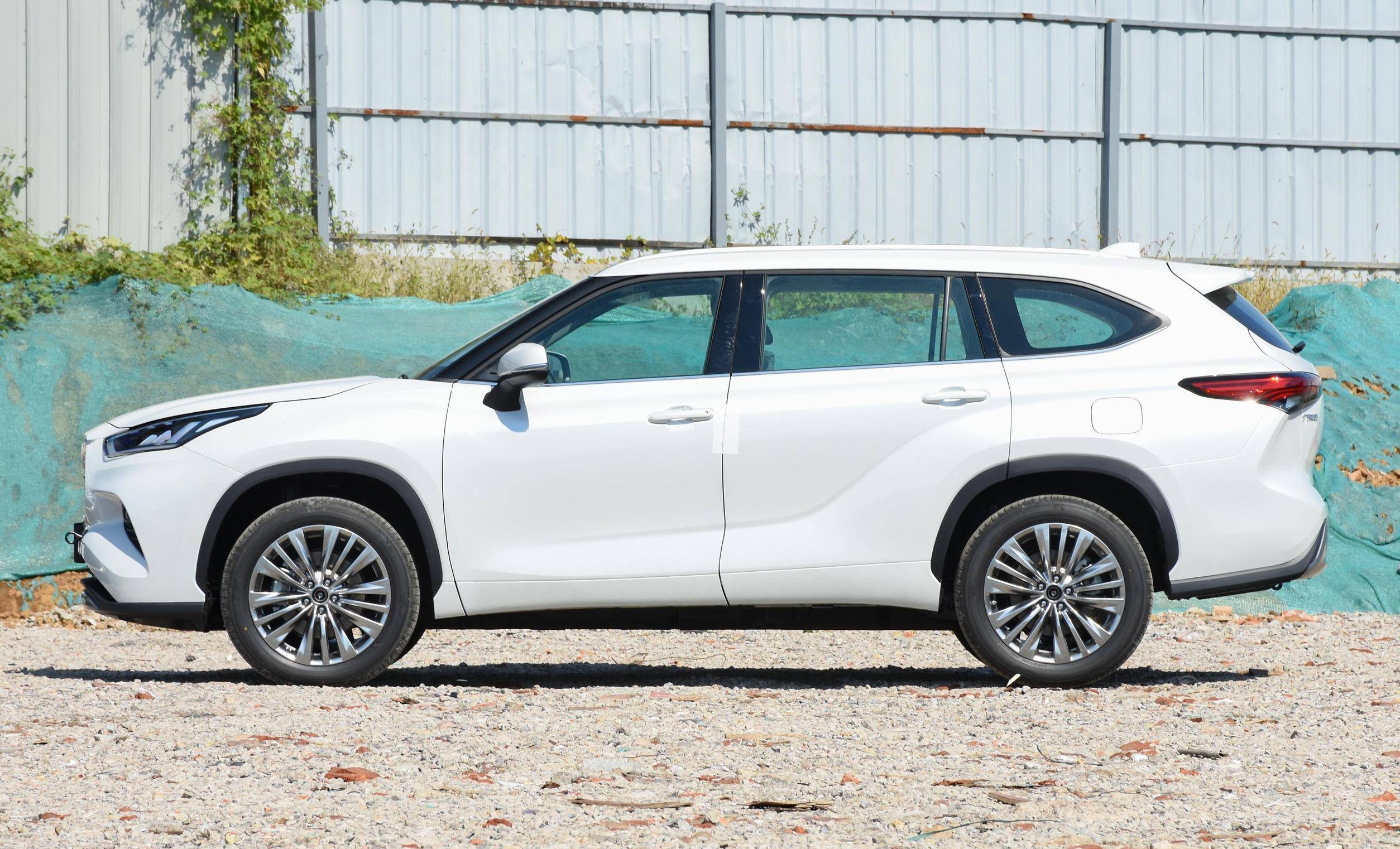 丰田汉兰达，合资中型SUV，2.0T发动机+8AT变速箱，三大件可靠_搜狐汽车_搜狐网